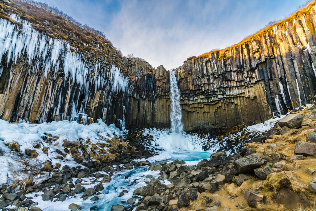 De Svartifoss waterval in IJsland bezoeken